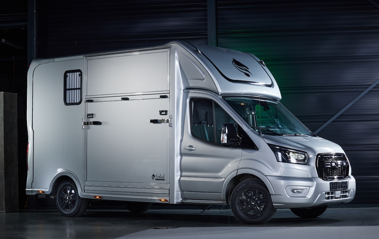 FORD TRANSIT 160 SODIAK STALLION
