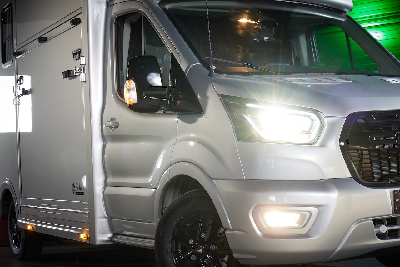 FORD TRANSIT 160 SODIAK STALLION