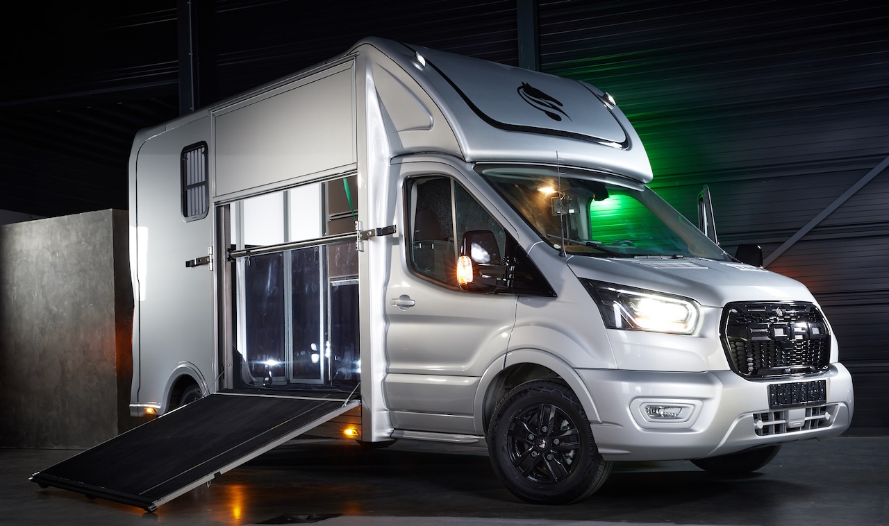 FORD TRANSIT 160 SODIAK STALLION