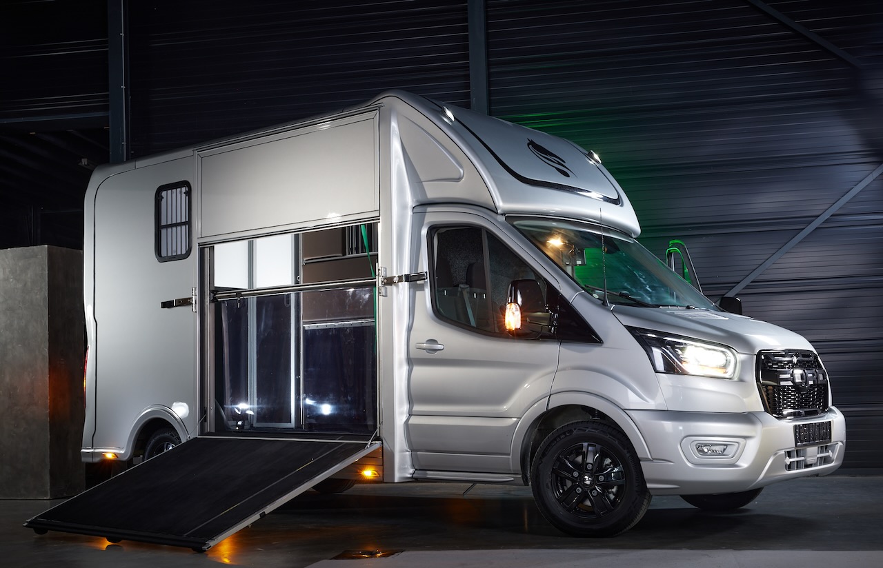 FORD TRANSIT 160 SODIAK STALLION